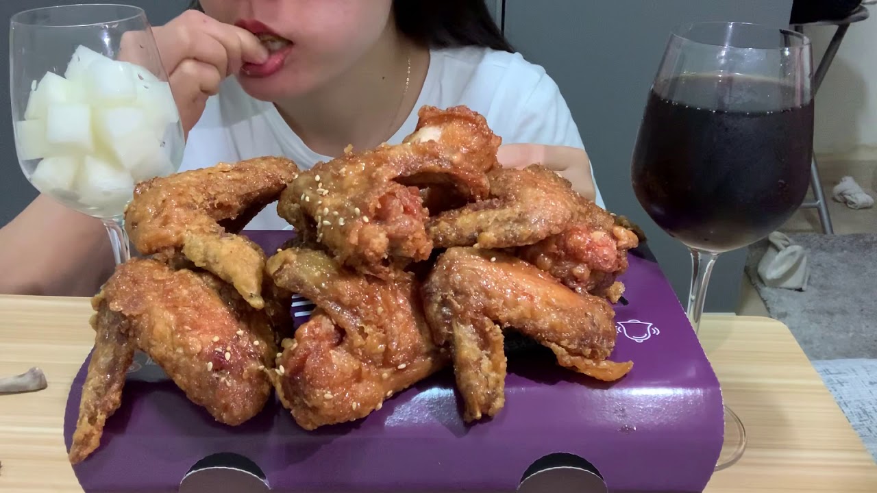 Ăn Gà Rán Hàn Quốc Đặc biệt Và Ngon Hơn Vì có Củ Cải Muối Chua Ngọt ...