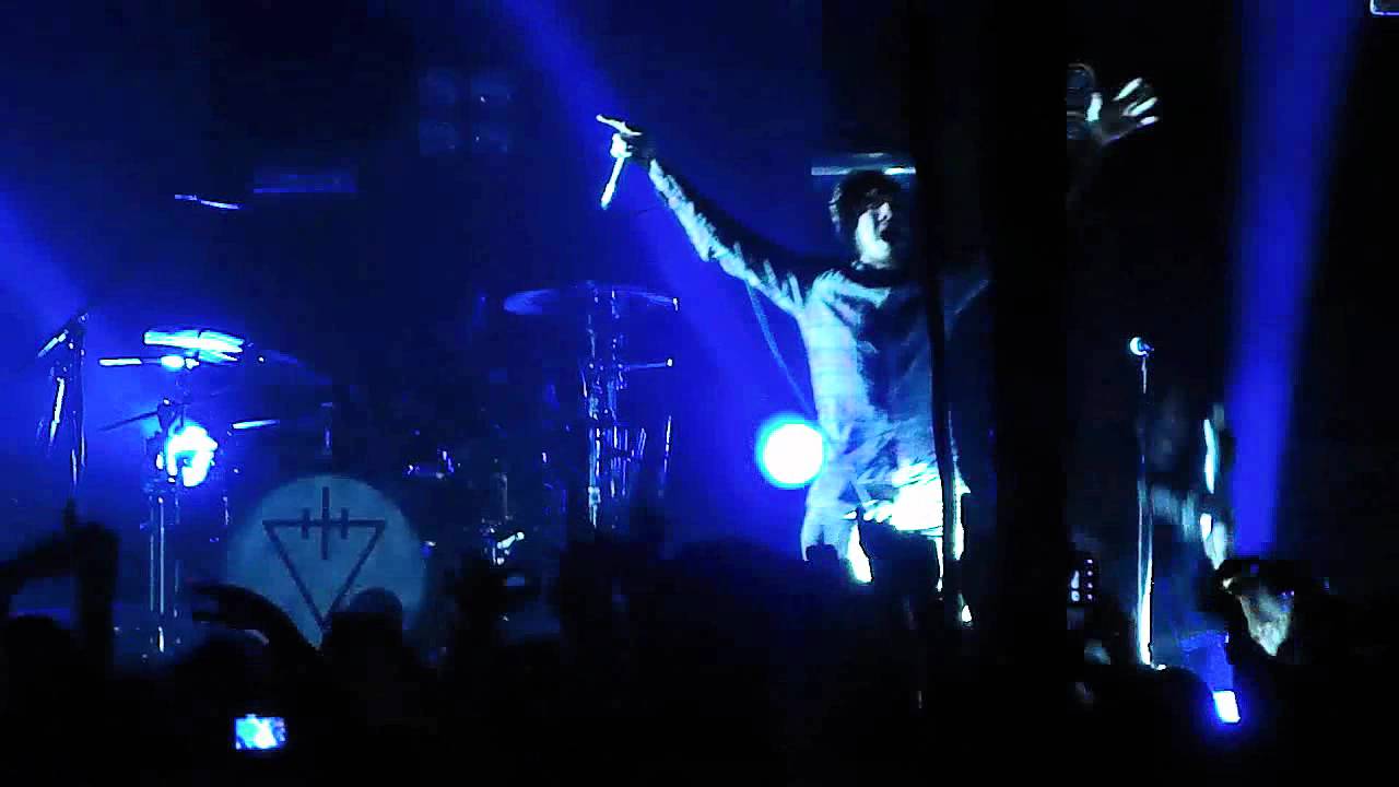 The Devil Wears Prada - Dead Throne (LIVE HD) - YouTube