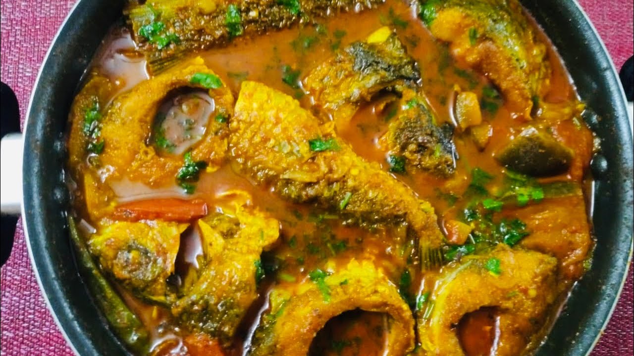 Traditional Bengali Aloo Begun diye Rui Macher Jhol/ Fish Curry with ...