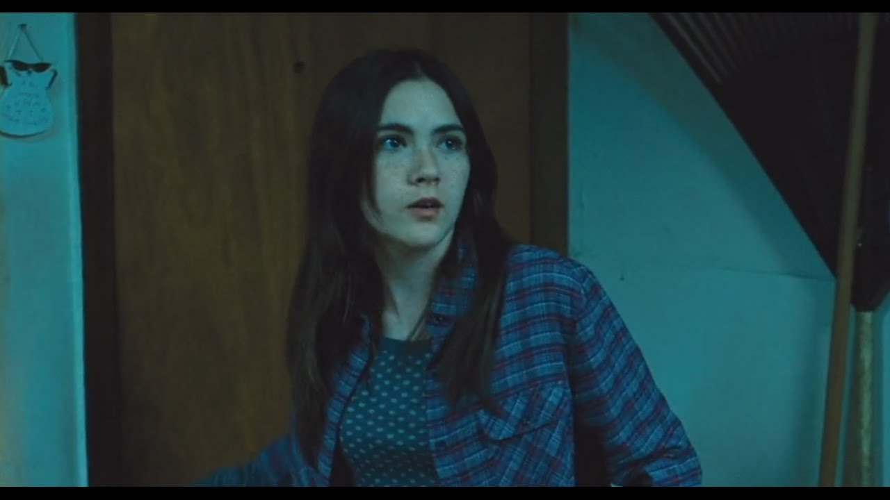 Isabelle Fuhrman - Bat chasing scene, Salvation Boulevard (2011) - YouTube