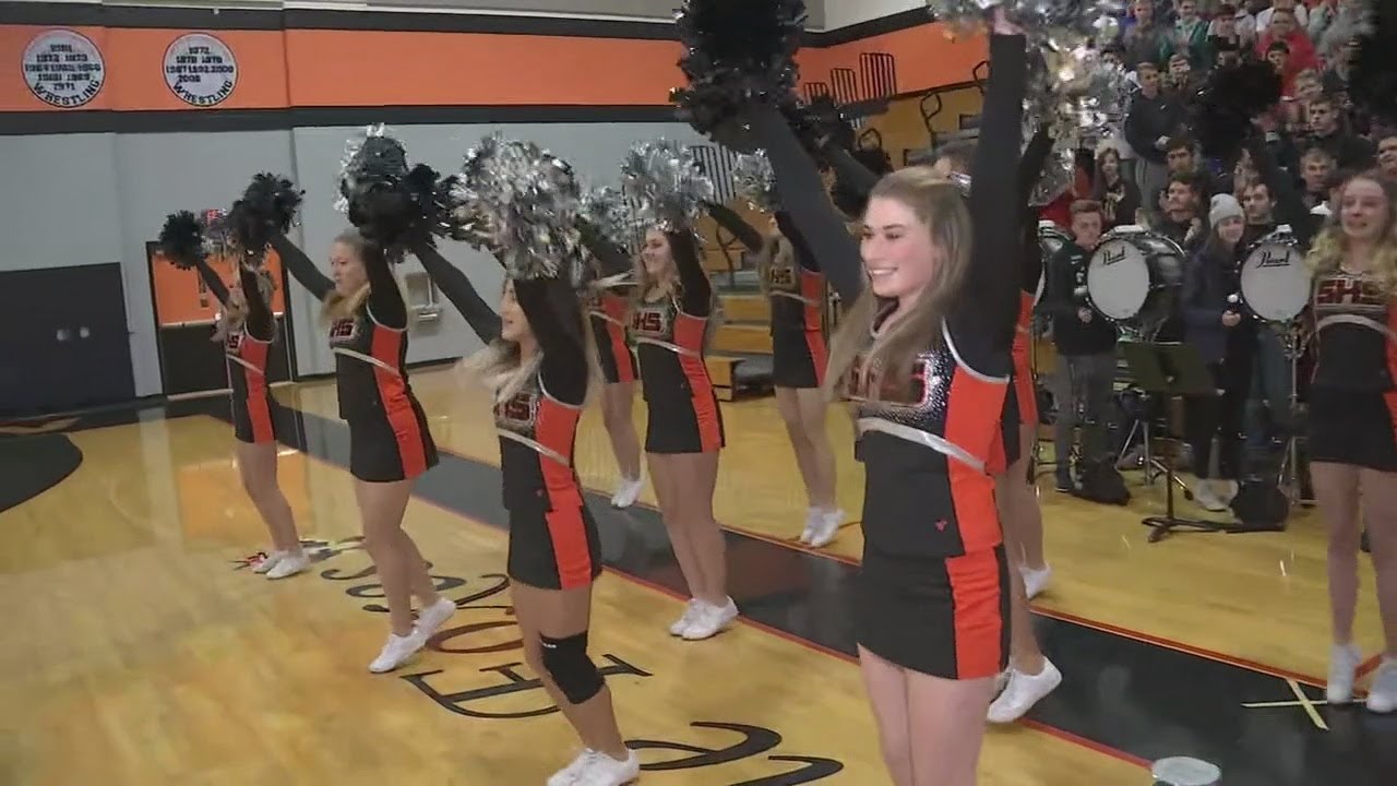 Students cheer for Foxes Football at Silverton High School with Joe V ...