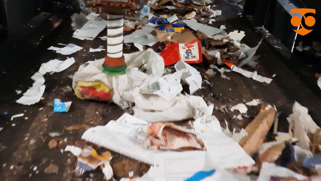 Bollegraaf RoBB (Robotic Sorter) Sorting Plastics From Mixed Paper ...