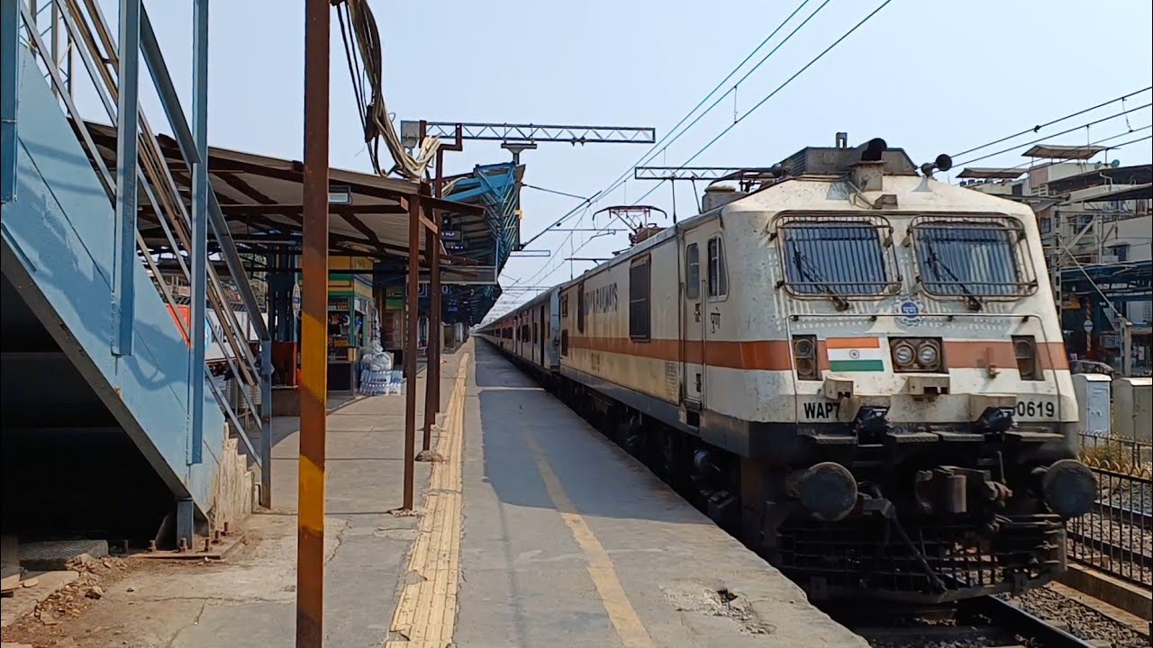 Offlink PUNE WAP7 With 12933 Mmct - Adi Karnavati Express Skipping ...
