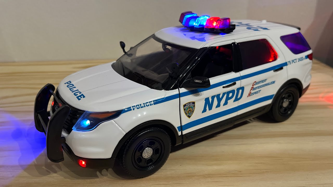 1/18 Scale NYPD Ford Explorer with working LED lights - YouTube