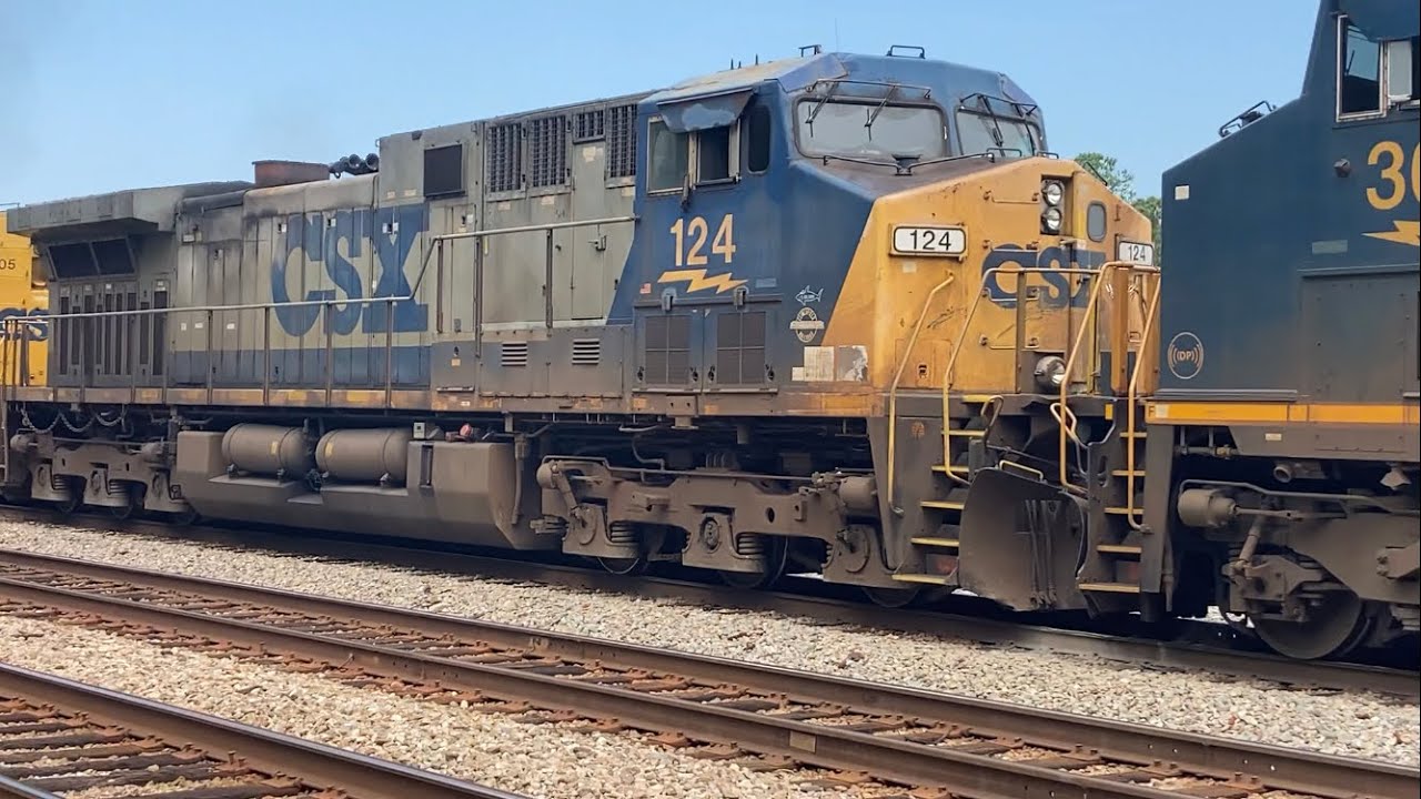 CSX M409 SB Manifest Train with 124 Clinchfield Emblem Heritage Unit ...