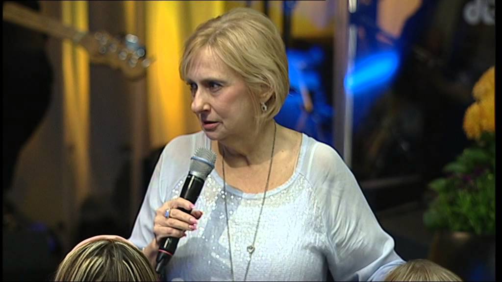 Sommerkonferansen 2014: Cathy Lechner taler på kveldsmøtet (10. aug ...