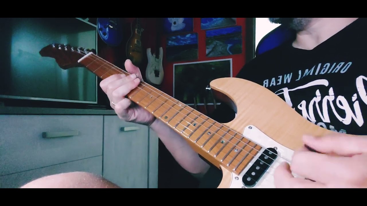 Breaking A Guitar String - YouTube