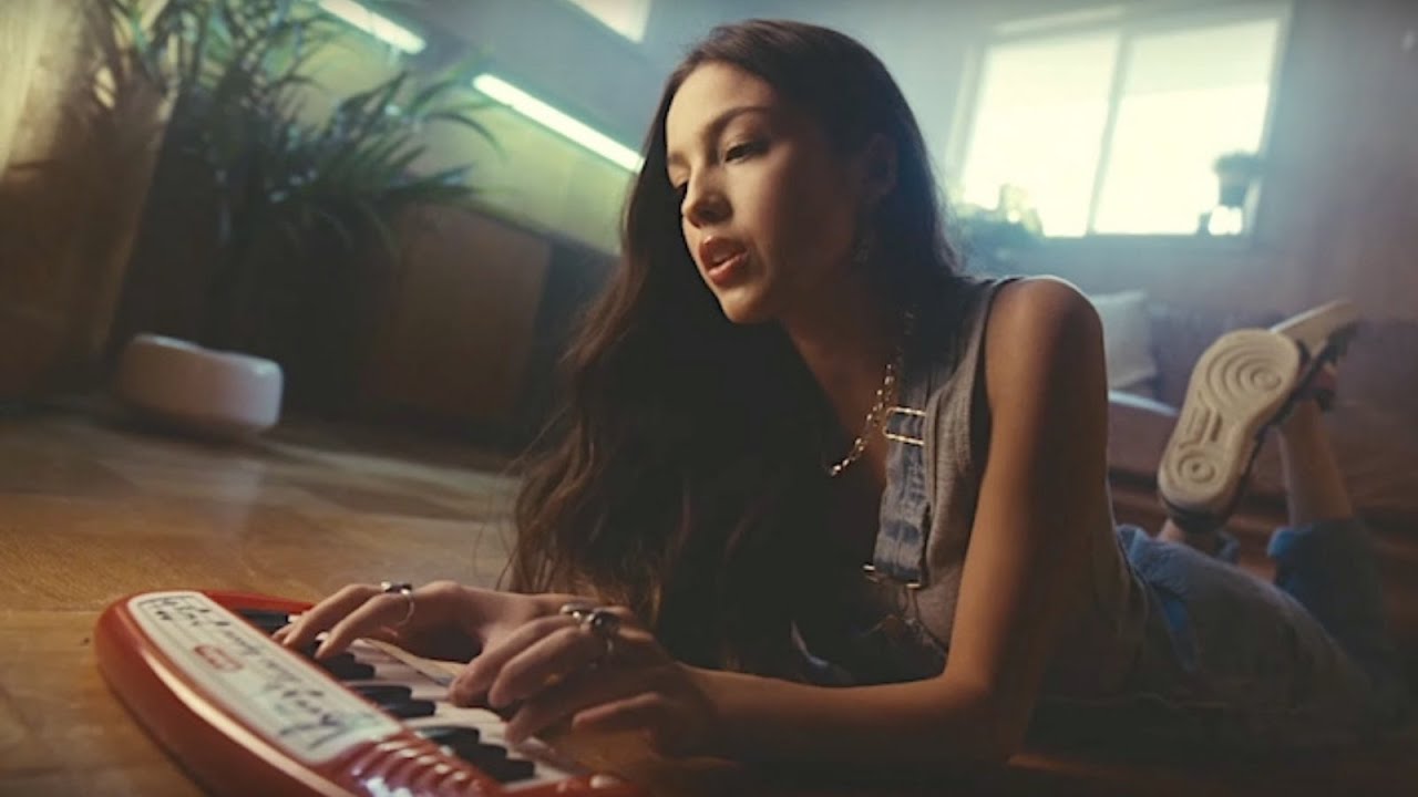 Olivia Rodrigo - drivers license (Clean Music Video)