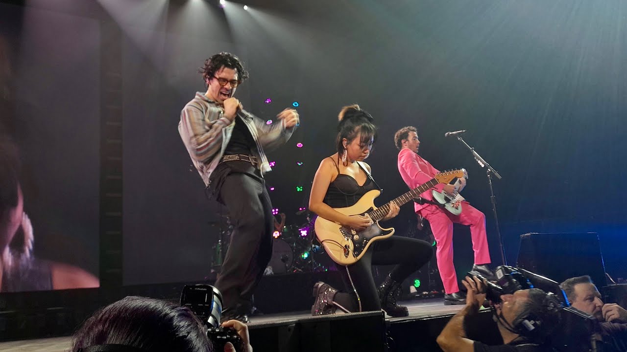 DNCE x Nick Jonas Medley @ Remember This Tour Live Monterrey - YouTube