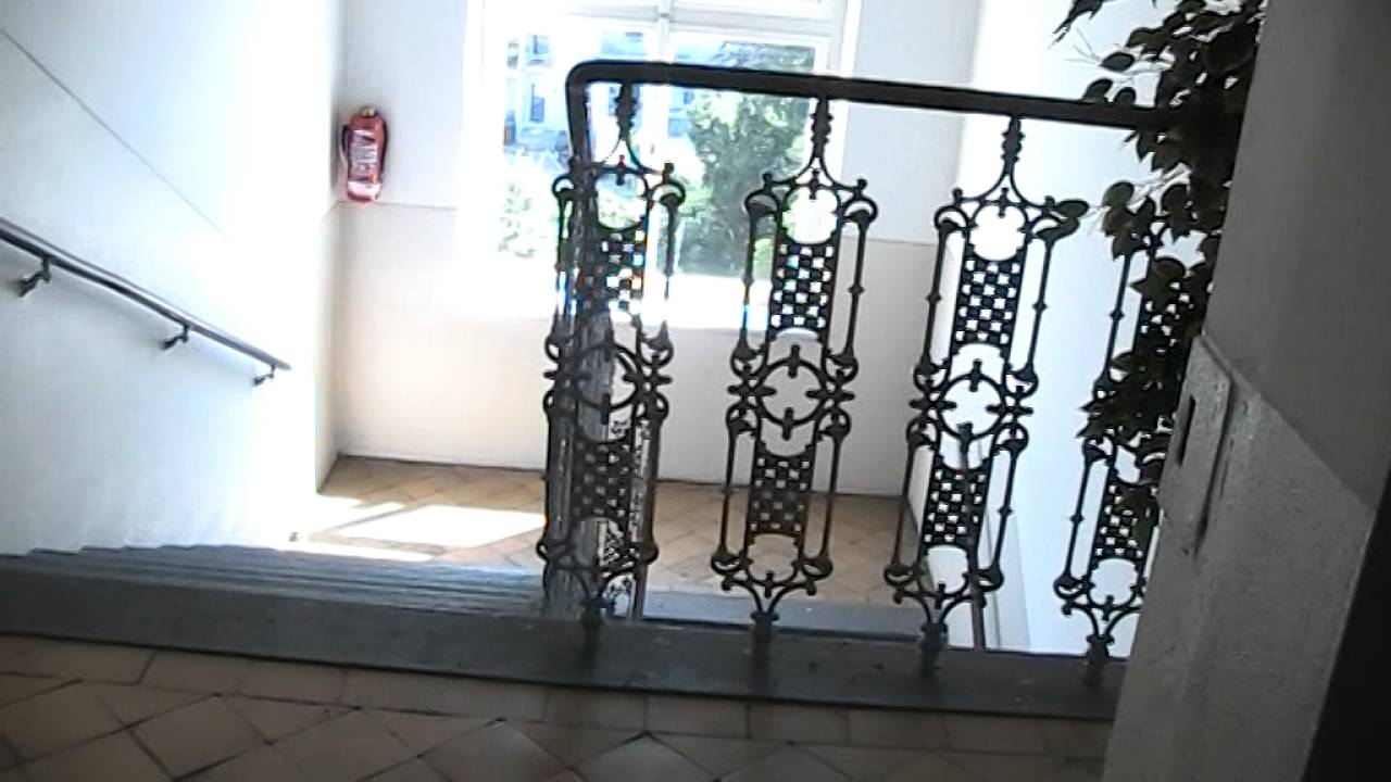 Linz - Outside the Hitler family home GB - YouTube