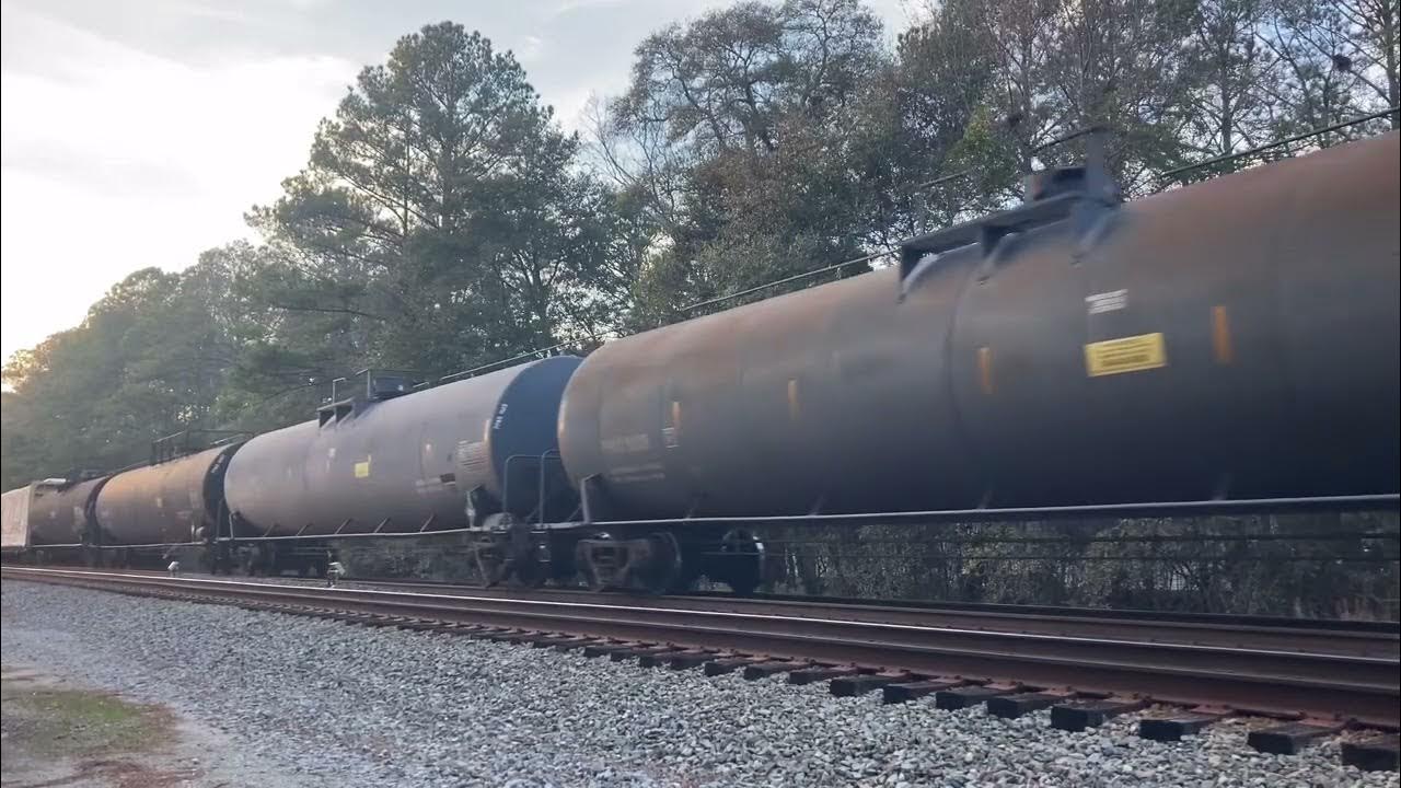 Long CSX M400 NB Manifest Train - YouTube