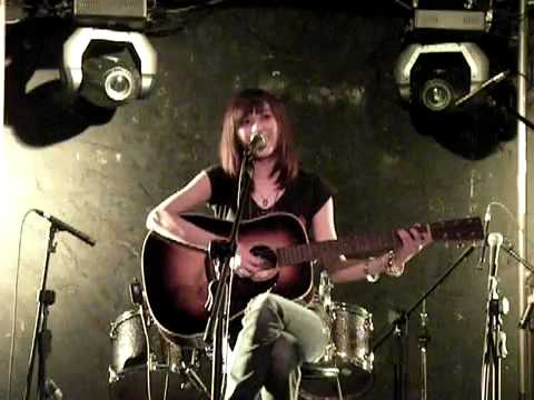 shara lin - sings + plays guitar - YouTube