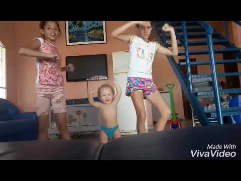 Bebê arrasa dançando ' Rabetania ' .