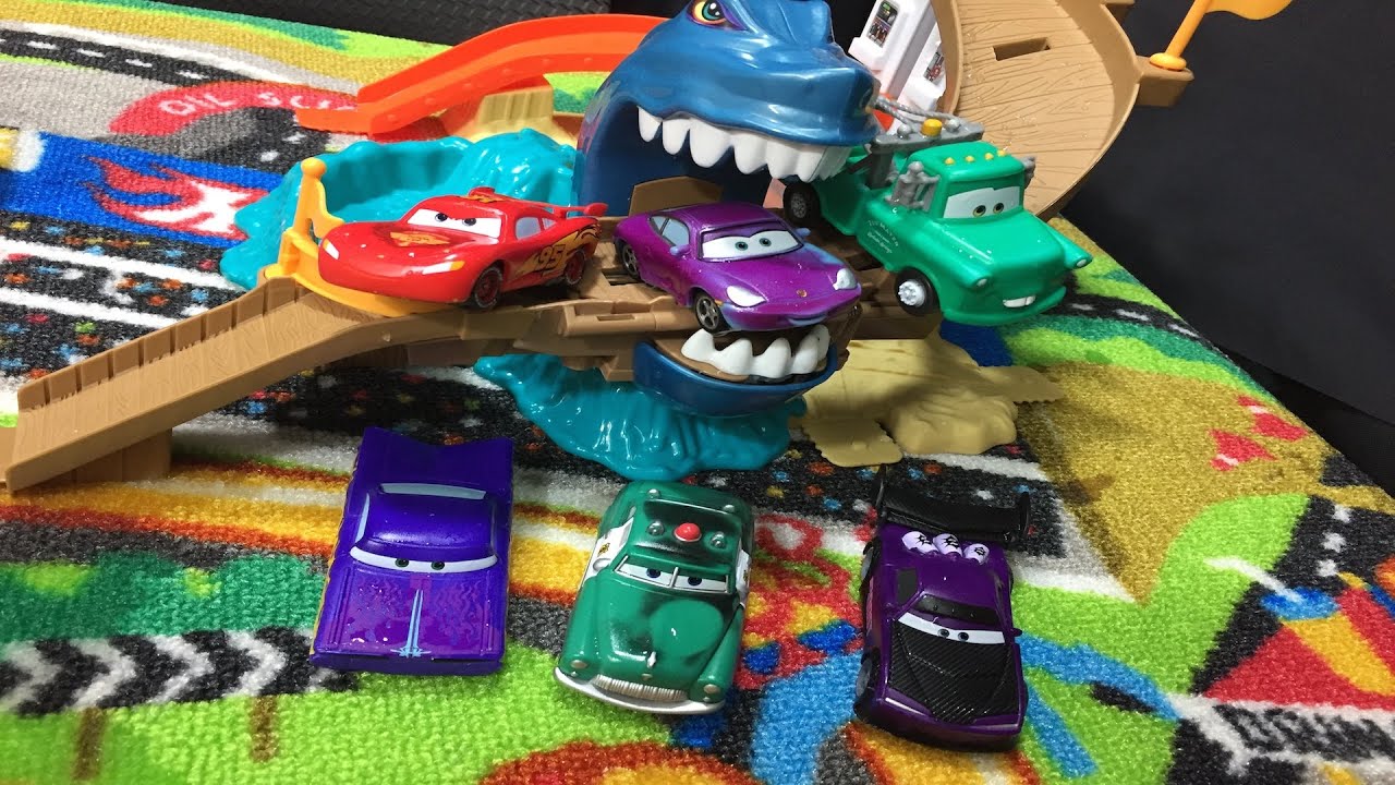 Disney Cars Shark Beach Day Color Changers - YouTube