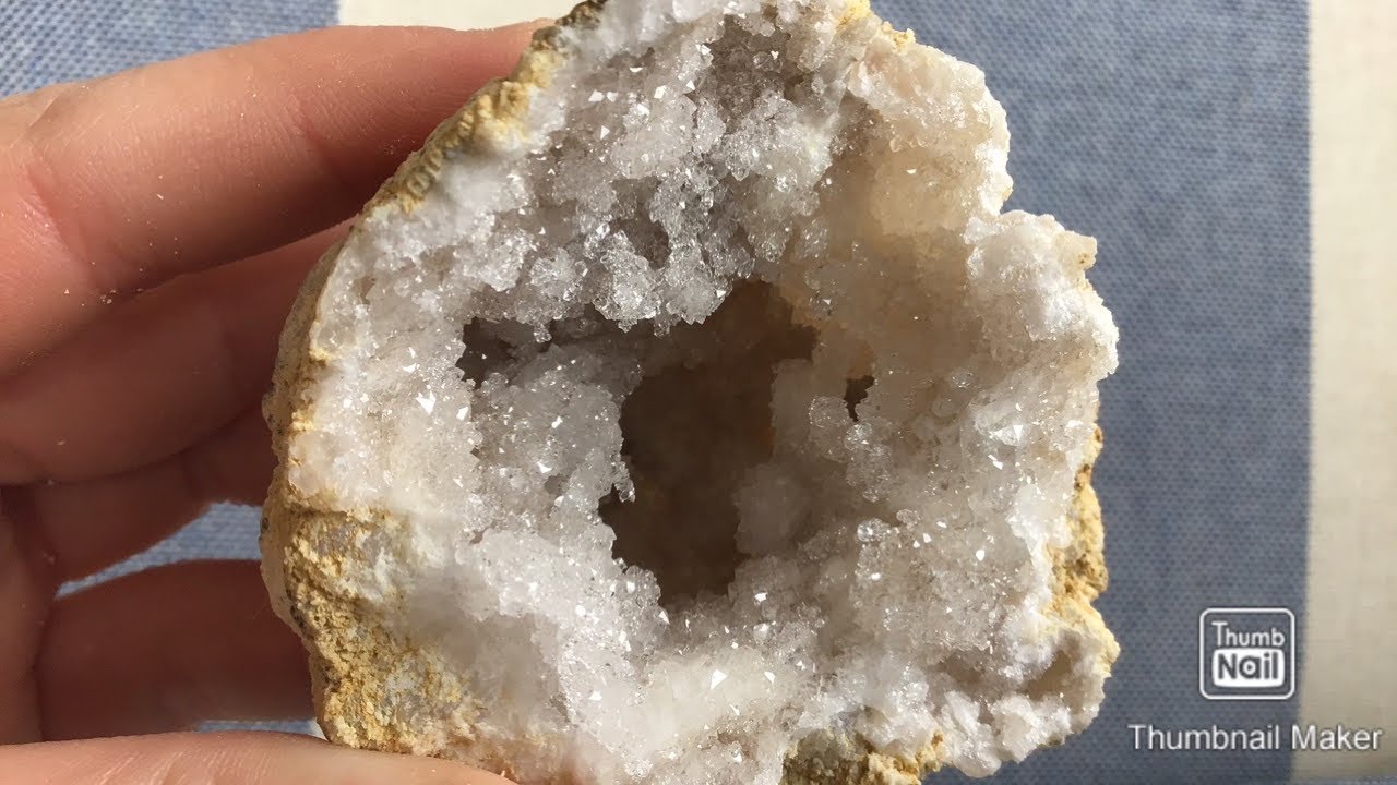 This is what I found breaking my GEODES!! - YouTube