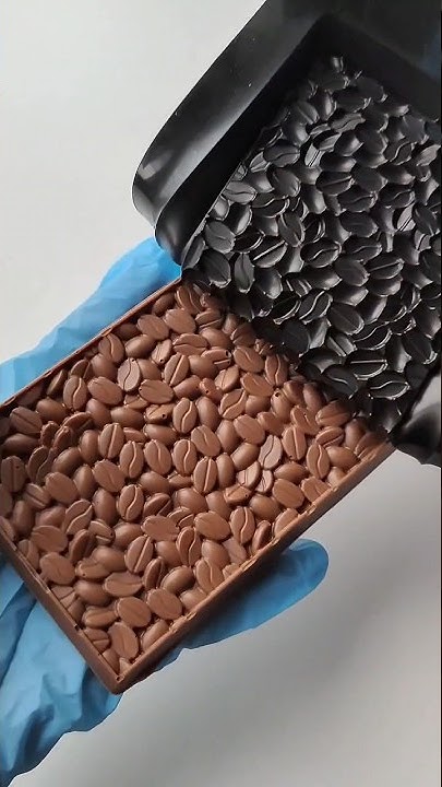 Молочный шоколад со вкусом капучино и орехом пекан. В составе шоколада ...