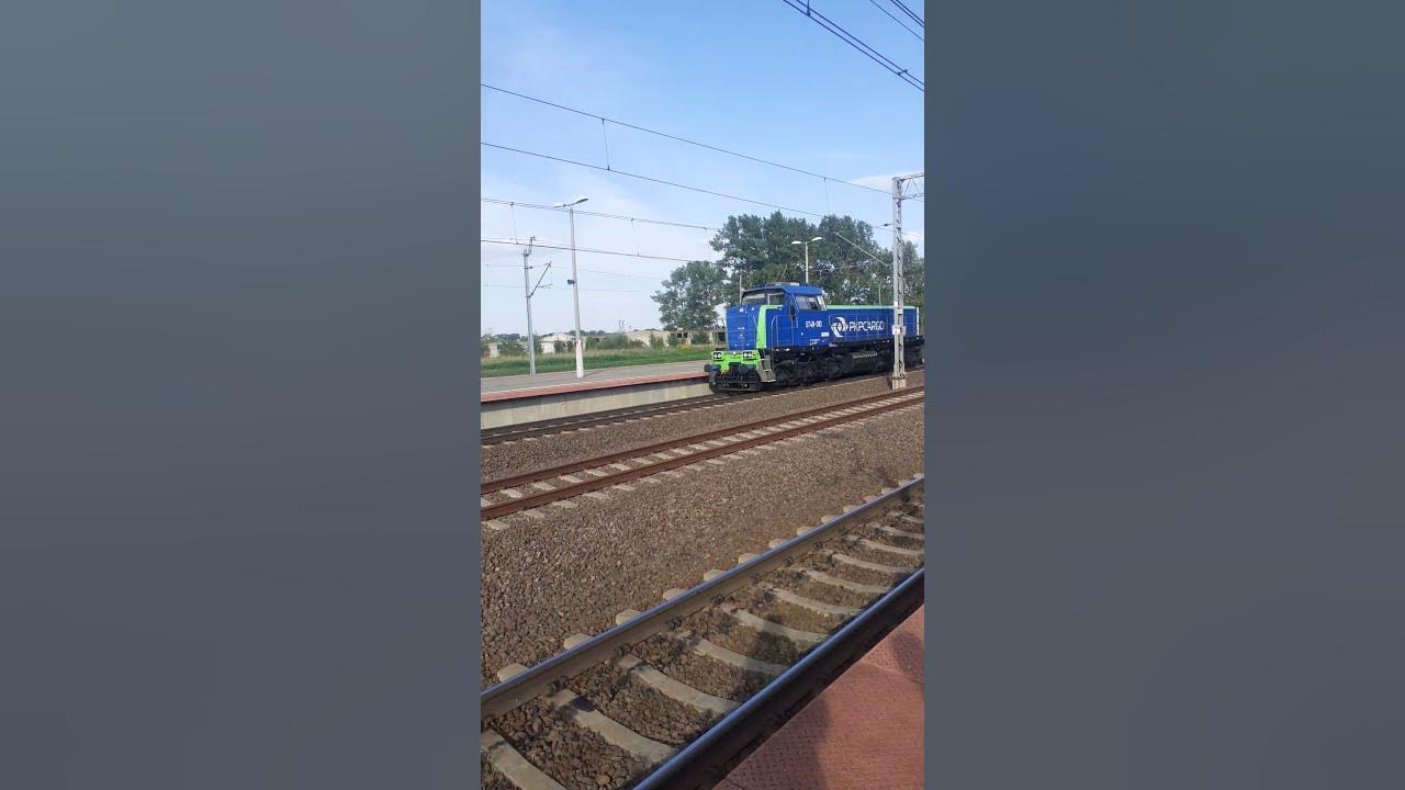 Przelot przez stację Szymankowo lokomotywy PKP Cargo - YouTube