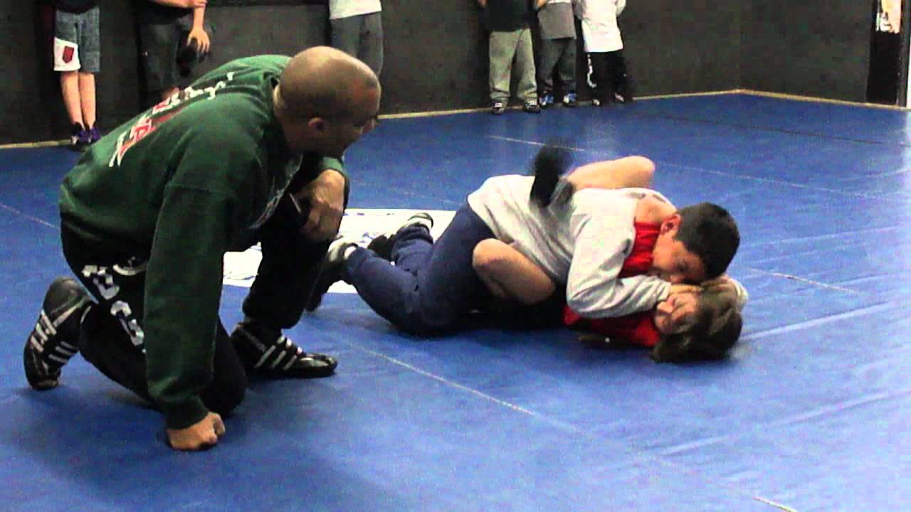 UGA KIDS GRAPPLING JENNIFER VS. DANIEL 01-05-2012 - YouTube