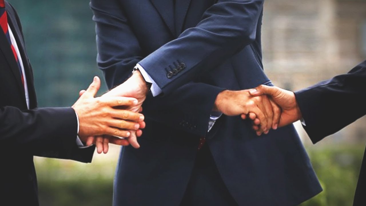 AWKWARD HANDSHAKES OEFENEN! - YouTube