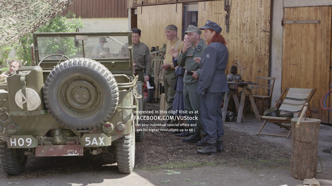 WW2 – German Wehrmacht members drinking beer with a captured US soldier ...