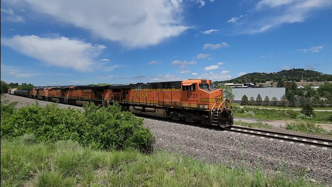BNSF 5731 Leads the H-DENAMS With 5 Units at point and an AC4400EV ...
