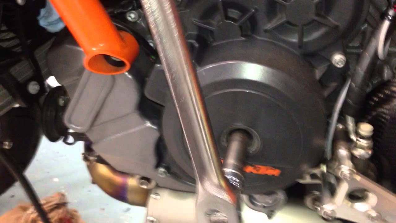 KTM RC8R engine hand rotated - YouTube