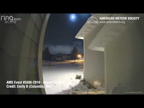 Fireball lights up the sky over St. Louis, Missouri during Northern ...