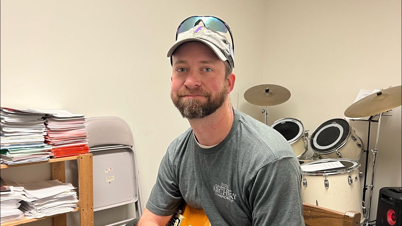 Student Jason Stringer Playing I love this bar by Toby Keith - YouTube