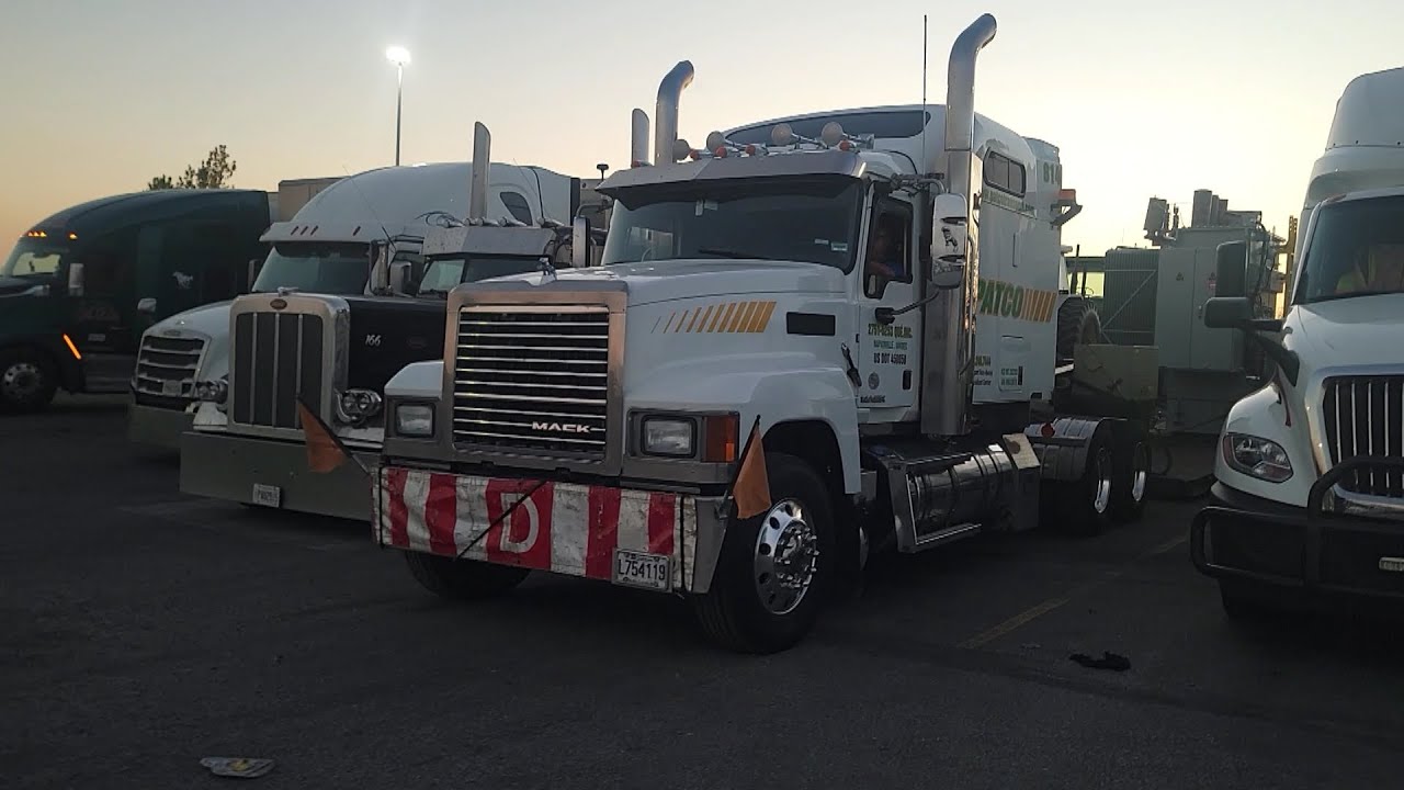 2017 White Mack Spotted At Sarnia Truck Stop - YouTube