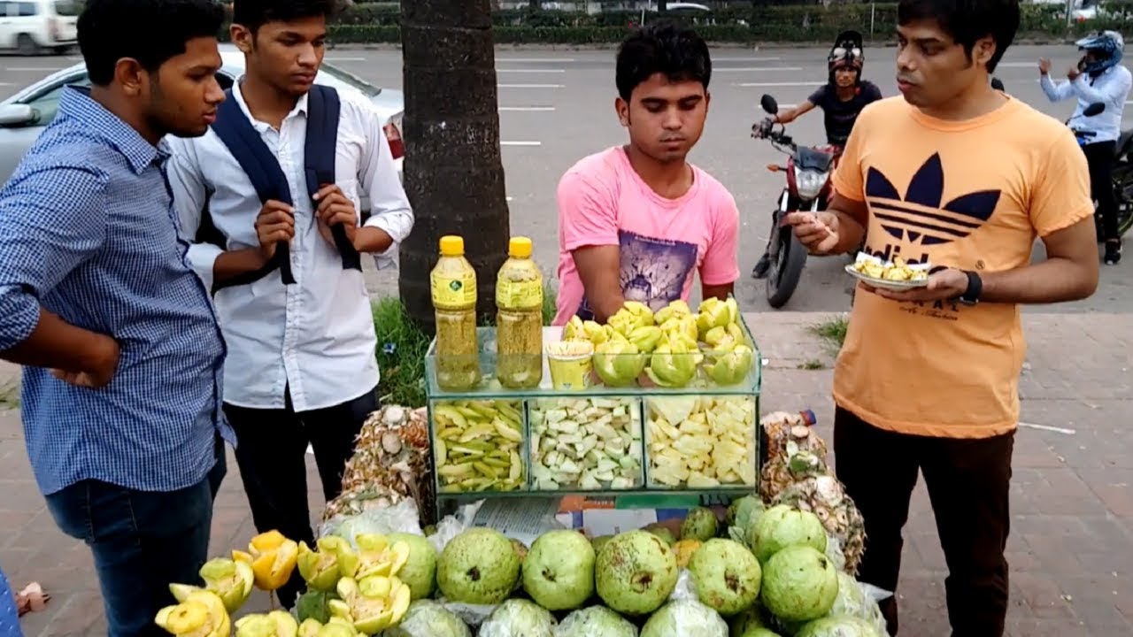 Green Guava (Payara) vorta recipe Yummy street fruits masala payara ...