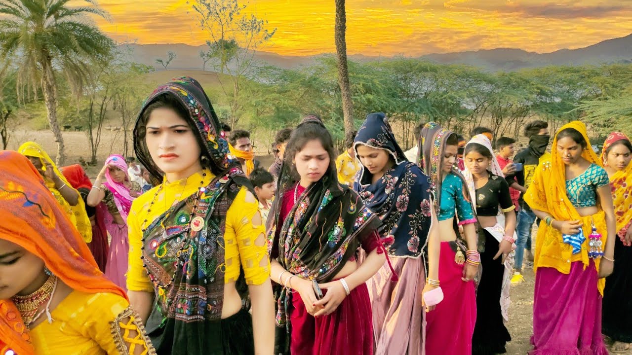 Lovely- Lovely Beautiful Stylish Girl's Dance Video || Romantic Timli ...