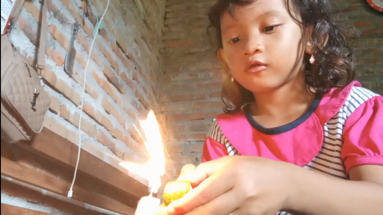 bermain lilin api menyembur dengan kulit jeruk - YouTube