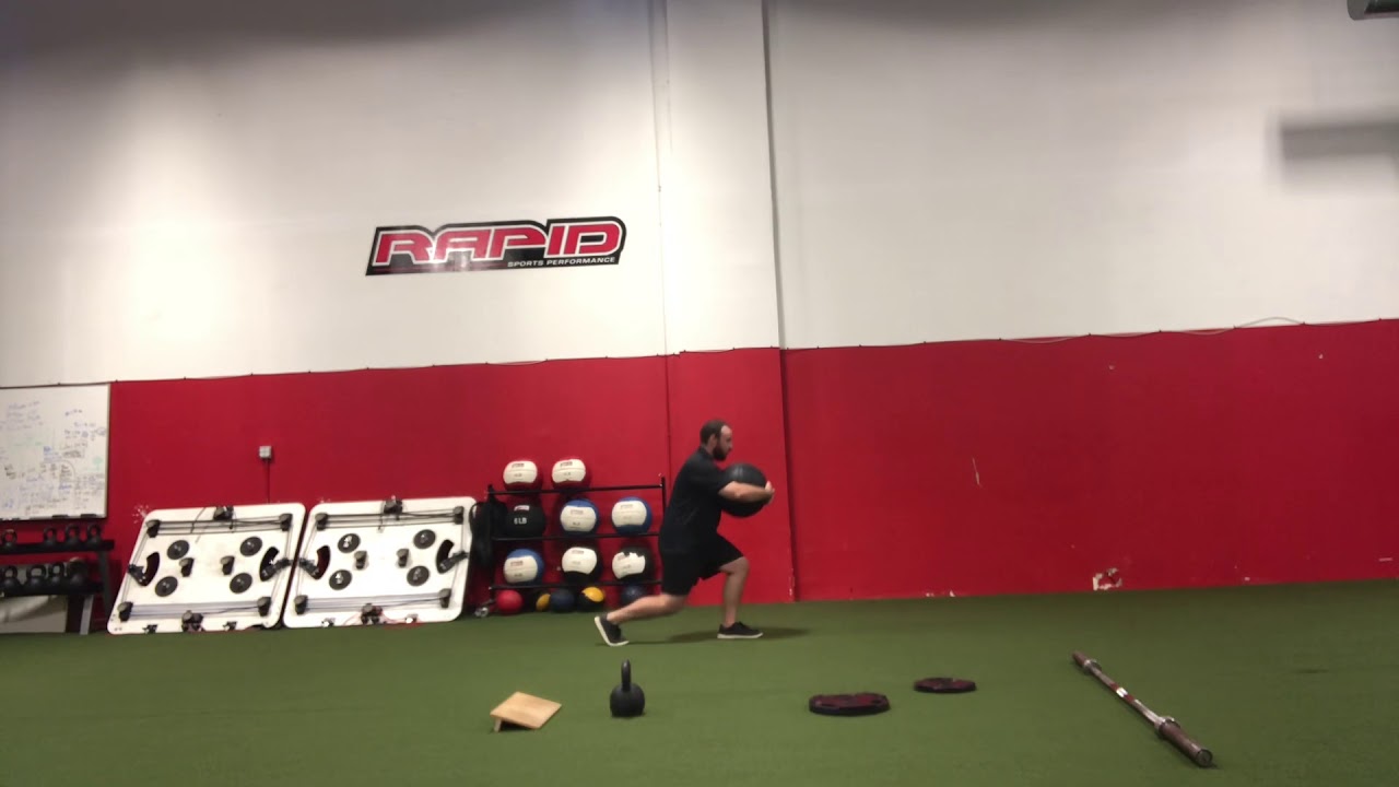 MB Hug Reverse Lunge - YouTube