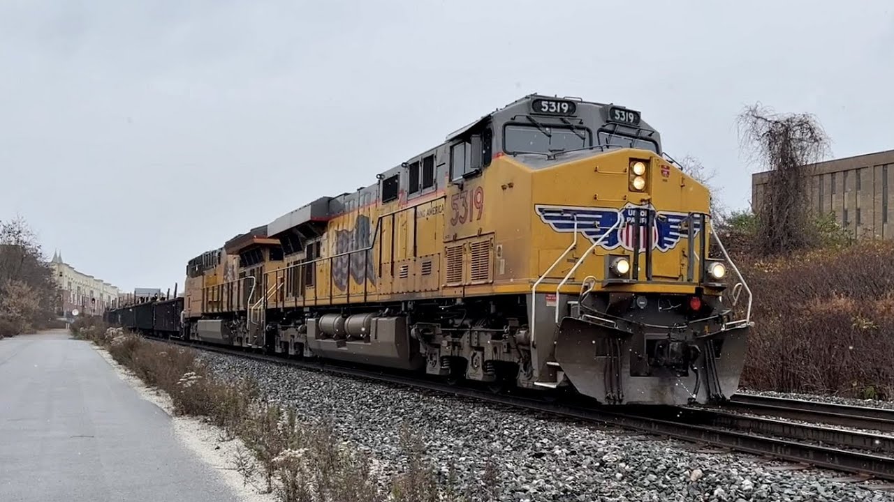 UP 5319 leads the Piper. aka B521-11 - YouTube