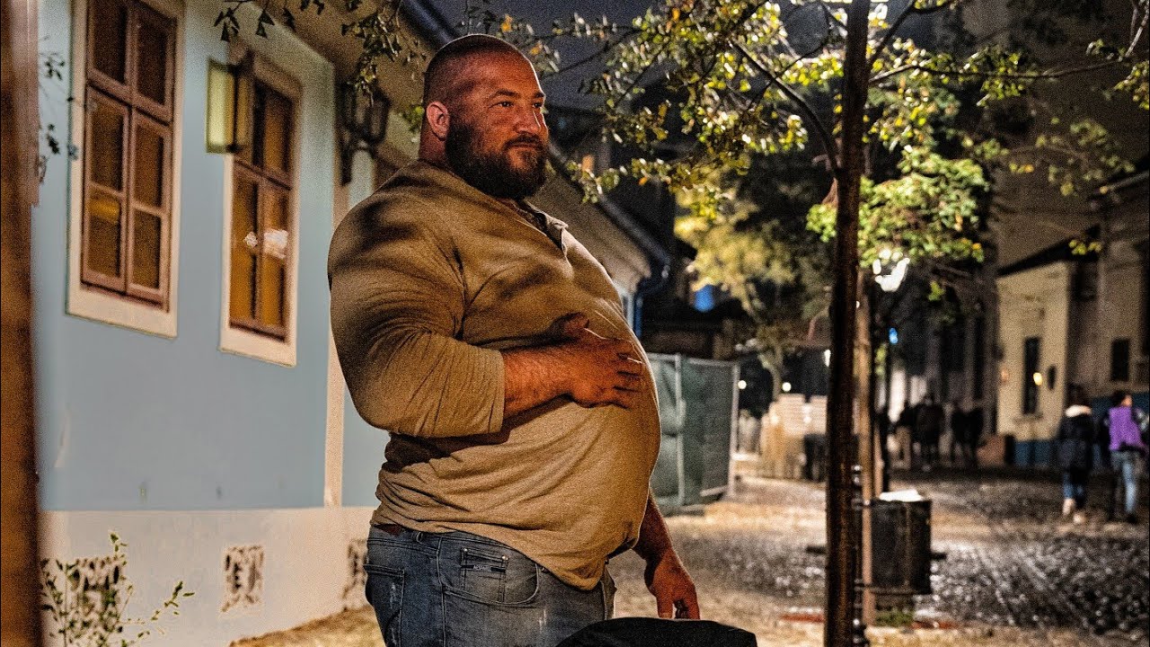 futtern bis 180 Kilo Körpergewicht in Belgrad. - YouTube