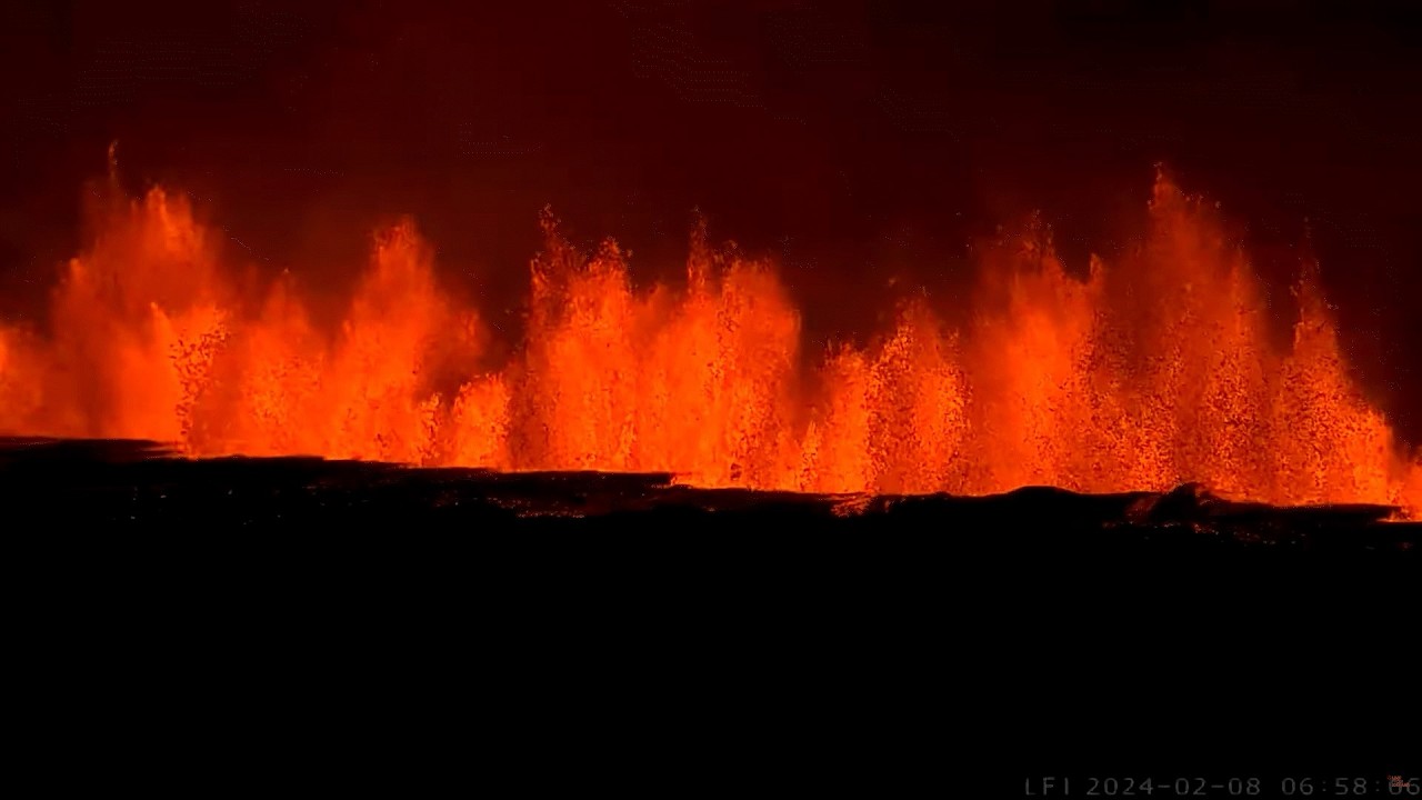 Sýlingarfell Volcano Eruption: Breathtaking Lava Curtain! February 8 ...