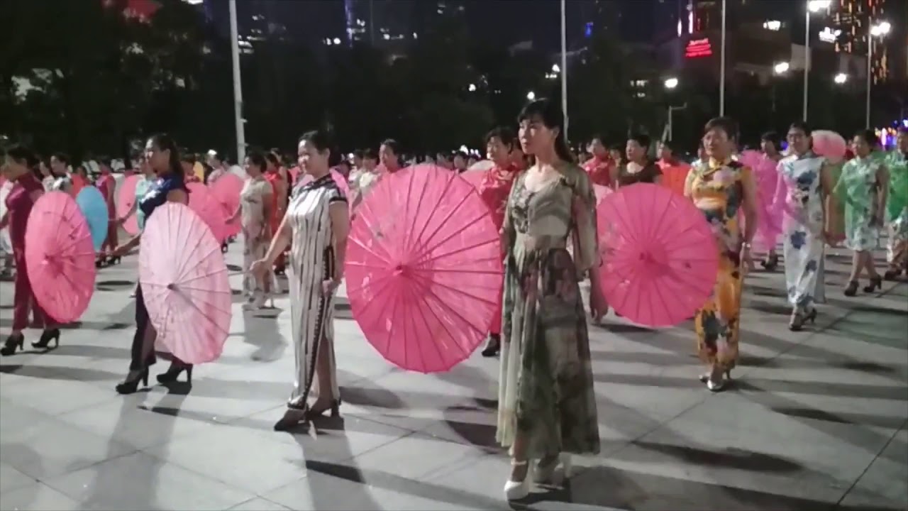 Community street dance in China - YouTube