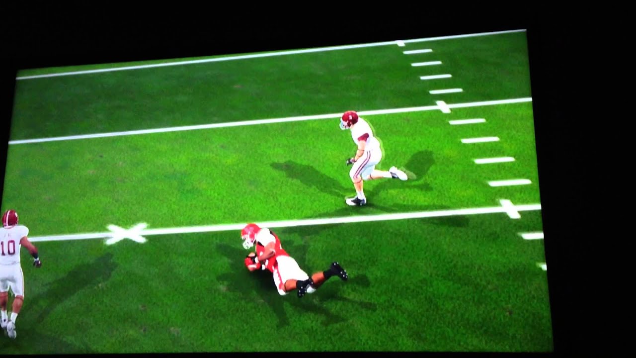 Amazing Diving Catch on NCAA 14 - YouTube