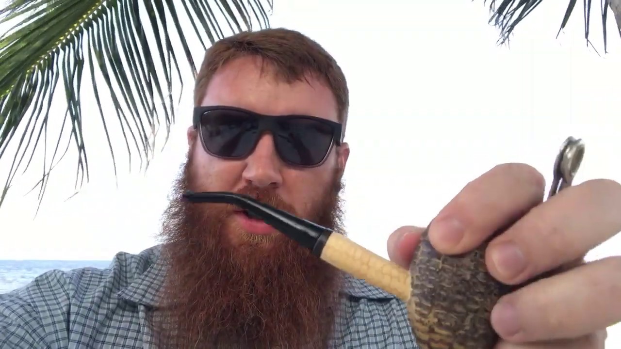 Fumando en la Playa - YouTube