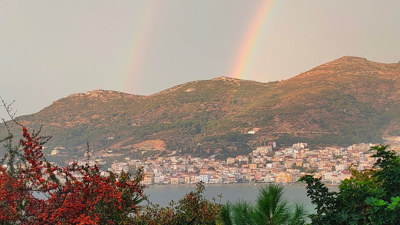 ΕΠΙΤΕΛΟΥΣ ΒΡΟΧΗ ΜΕ ΕΝΑ ΥΠΕΡΟΧΟ ΟΥΡΑΝΙΟ ΤΟΞΟ ΣΤΗΝ ΠΟΛΗ ΤΗΣ ΣΑΜΟΥ! - A ...
