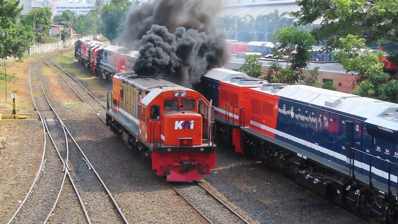 TURBO DIESEL !! LETUSAN DAHSYAT KOBONG TINGGI LOCOMOTIVE CC 201 ...