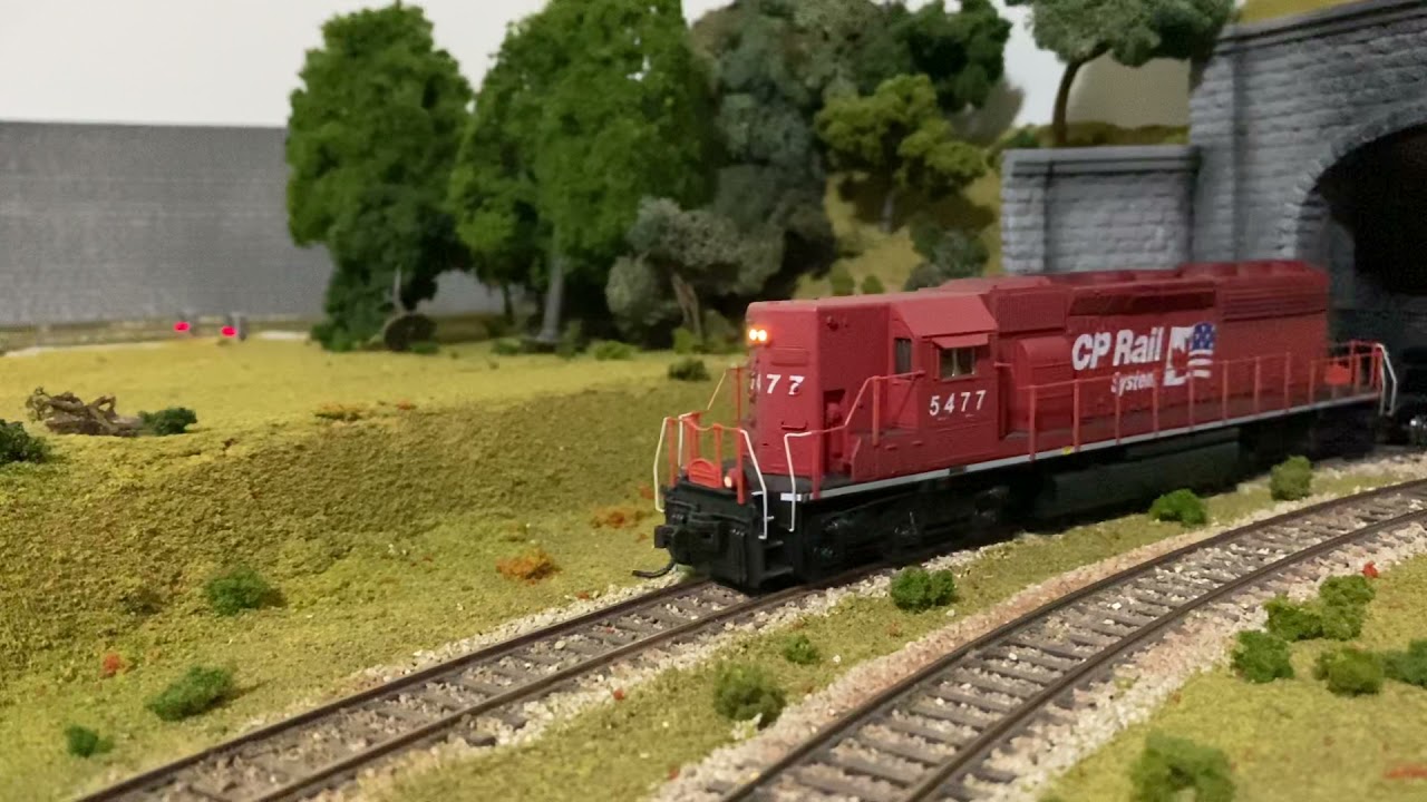 CANADIAN PACIFIC EMD SD40-2 High Hood - YouTube