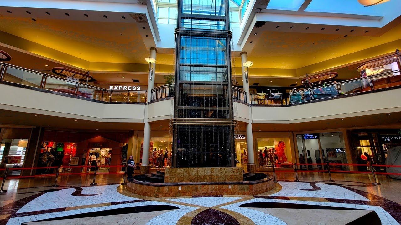 Springfield Mall turned on their fountains! - Raw & Real Retail - YouTube