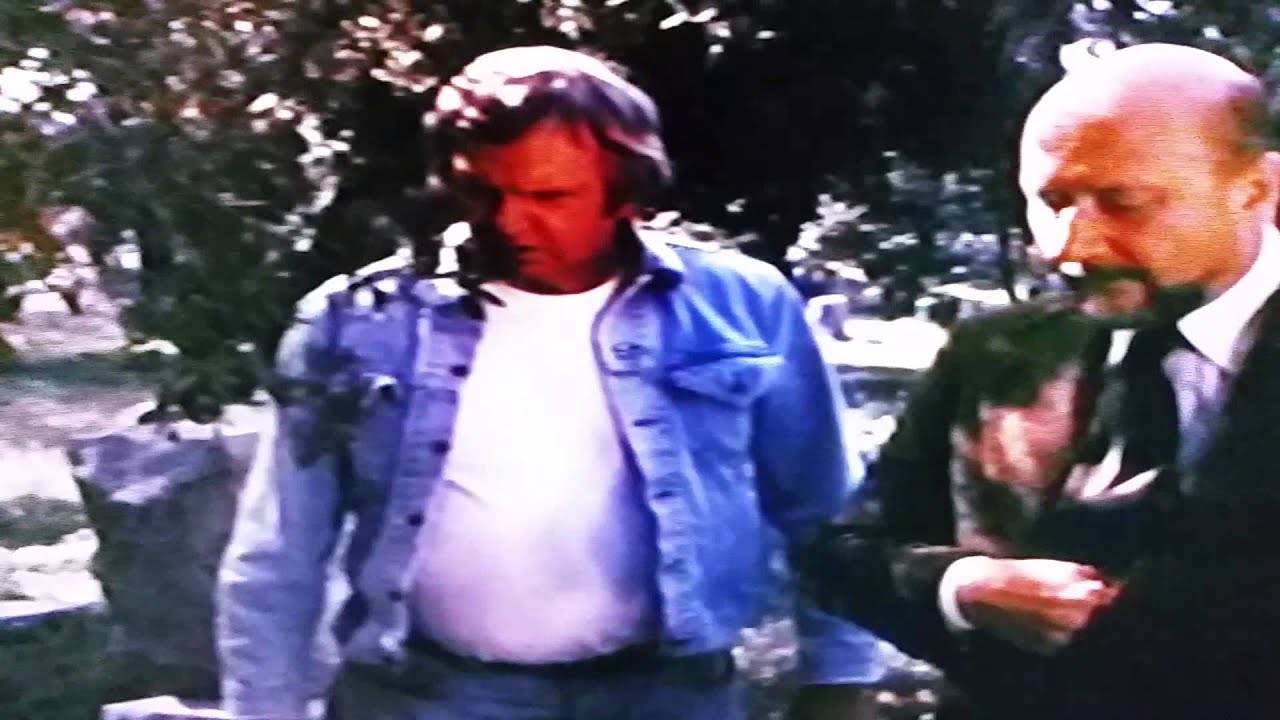 Halloween (Weed smoking scene) - YouTube