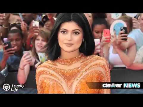 Kendall Jenner's Crotch Wardrobe Malfunction & Kylie's Mini Dress MMVA 2014
