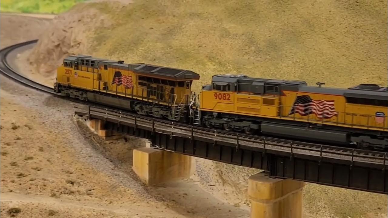 Union Pacific Contemporary Intermodal - La Mesa Model Railroad Club - YouTube