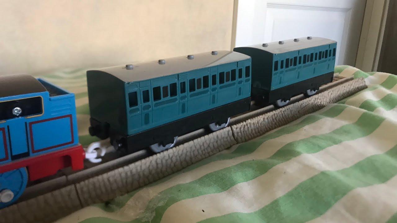 Unboxing trackmaster dark blue coaches - YouTube
