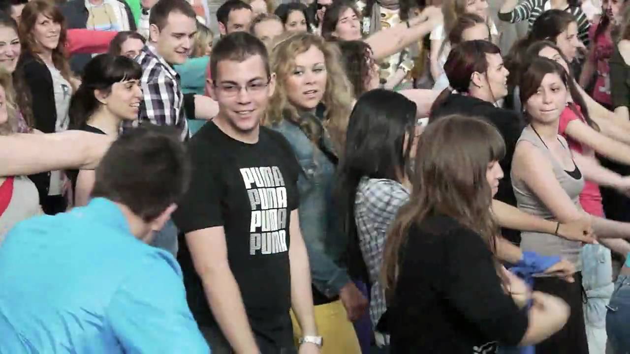 Flashmob en Puerta del Sol, Madrid (España) por WOSAP [HD] - YouTube