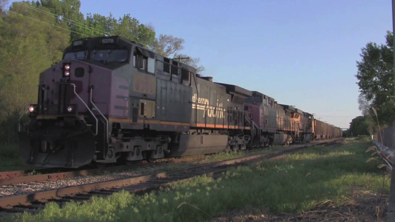 SP Patch w/ Flashing Ditch Lights Leads M T coal train! - YouTube