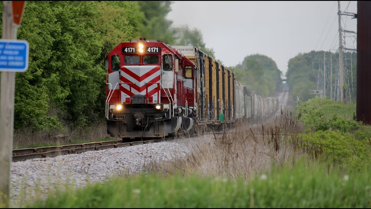 WSOR SD40-2 duo screams through Westport, WI on L867 - YouTube